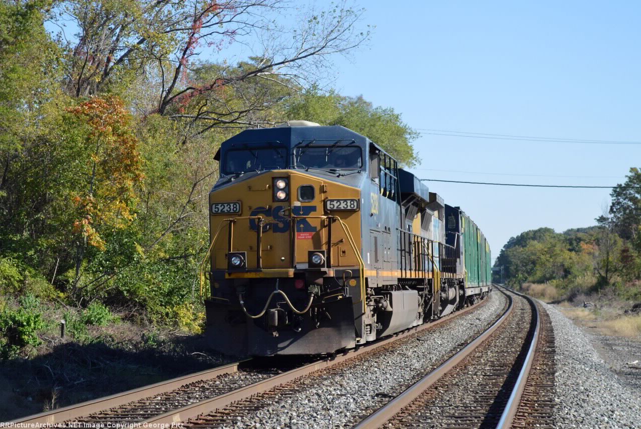 CSX 5238 and train Q703